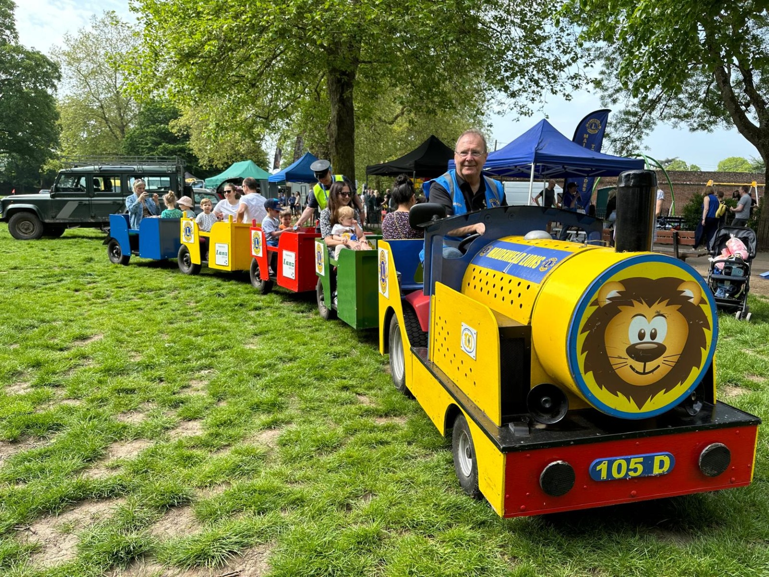 The Lions Train | The Swallowfield Show